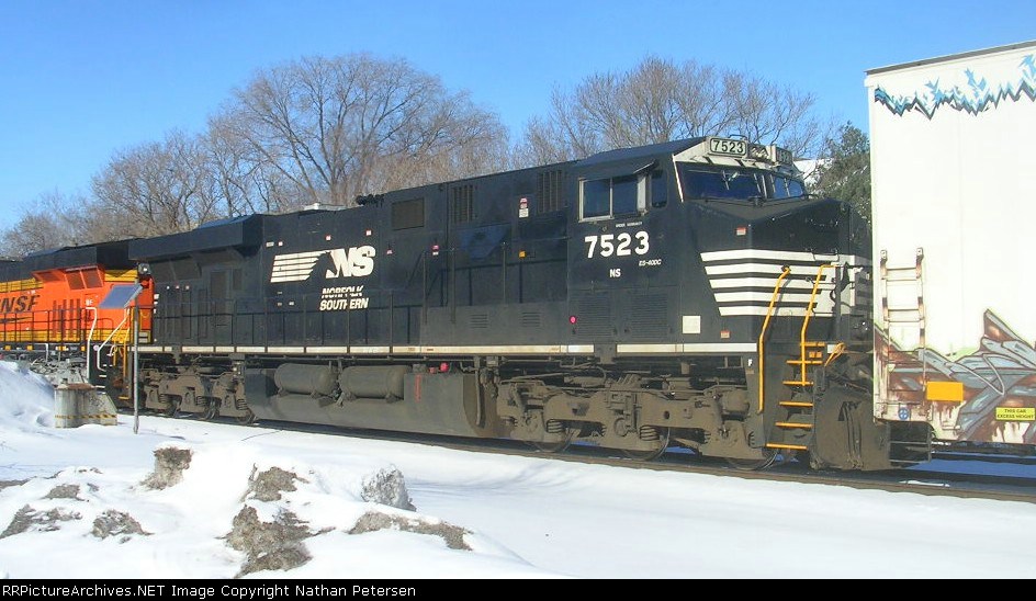 NS 7523